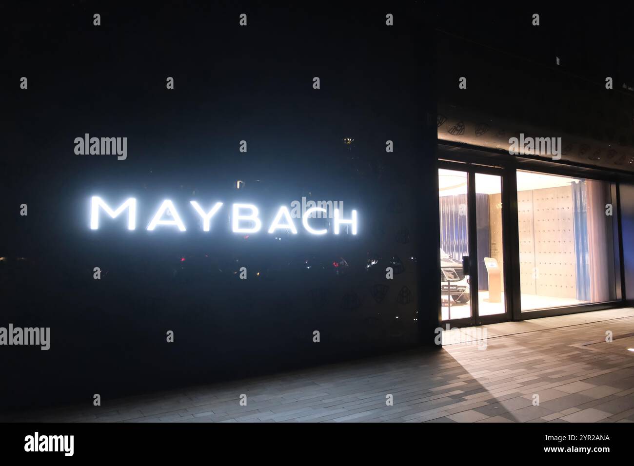Maybach car store and brand logo Stock Photo - Alamy