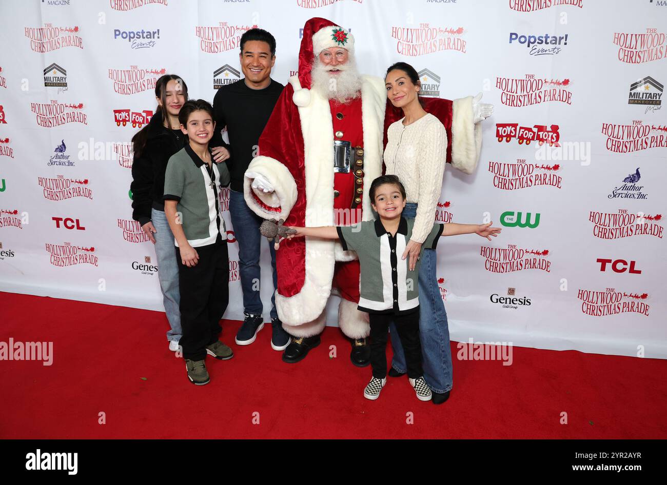 HOLLYWOOD, CA - DECEMBER 01: Gia Lopez, Dominic Lopez, Mario Lopez ...