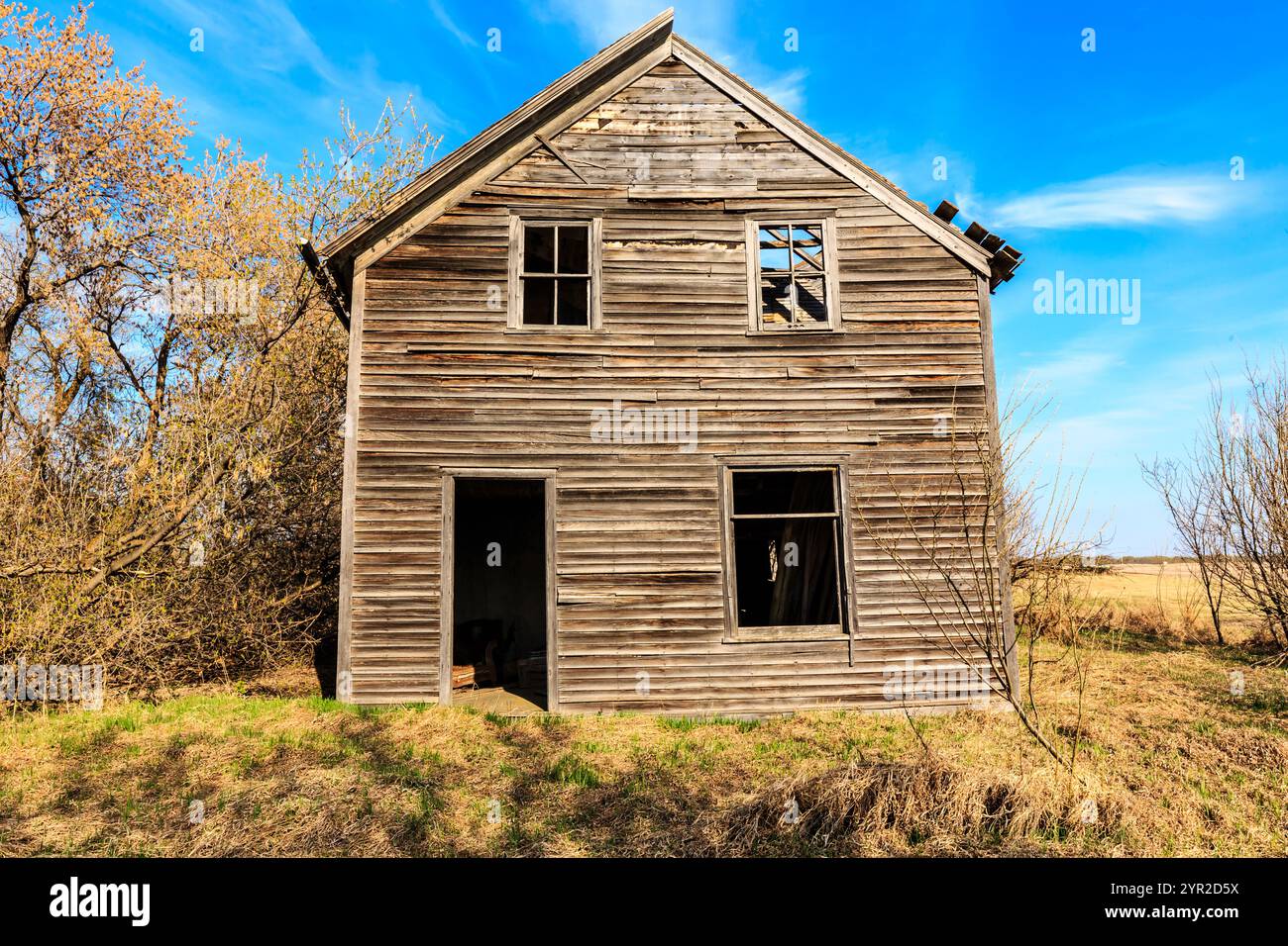 Old empty abandoned house hi-res stock photography and images - Alamy