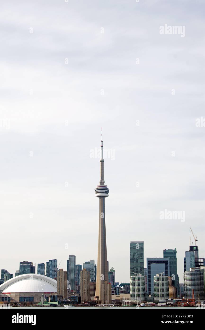 Downtown Toronto skyline from the Toronto Island park. The CN tower and ...