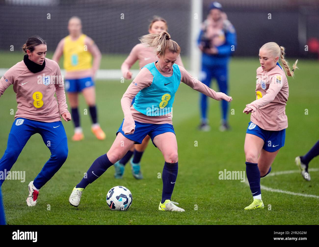 England's Keira Walsh (centre) and Laura Blindkilde Brown (right ...