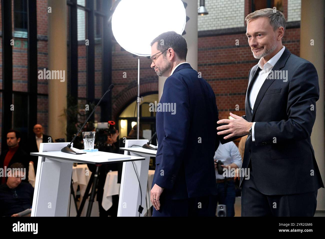 Marco Buschmann und Christian Lindner bei der Presseskonferenz der FDP ...