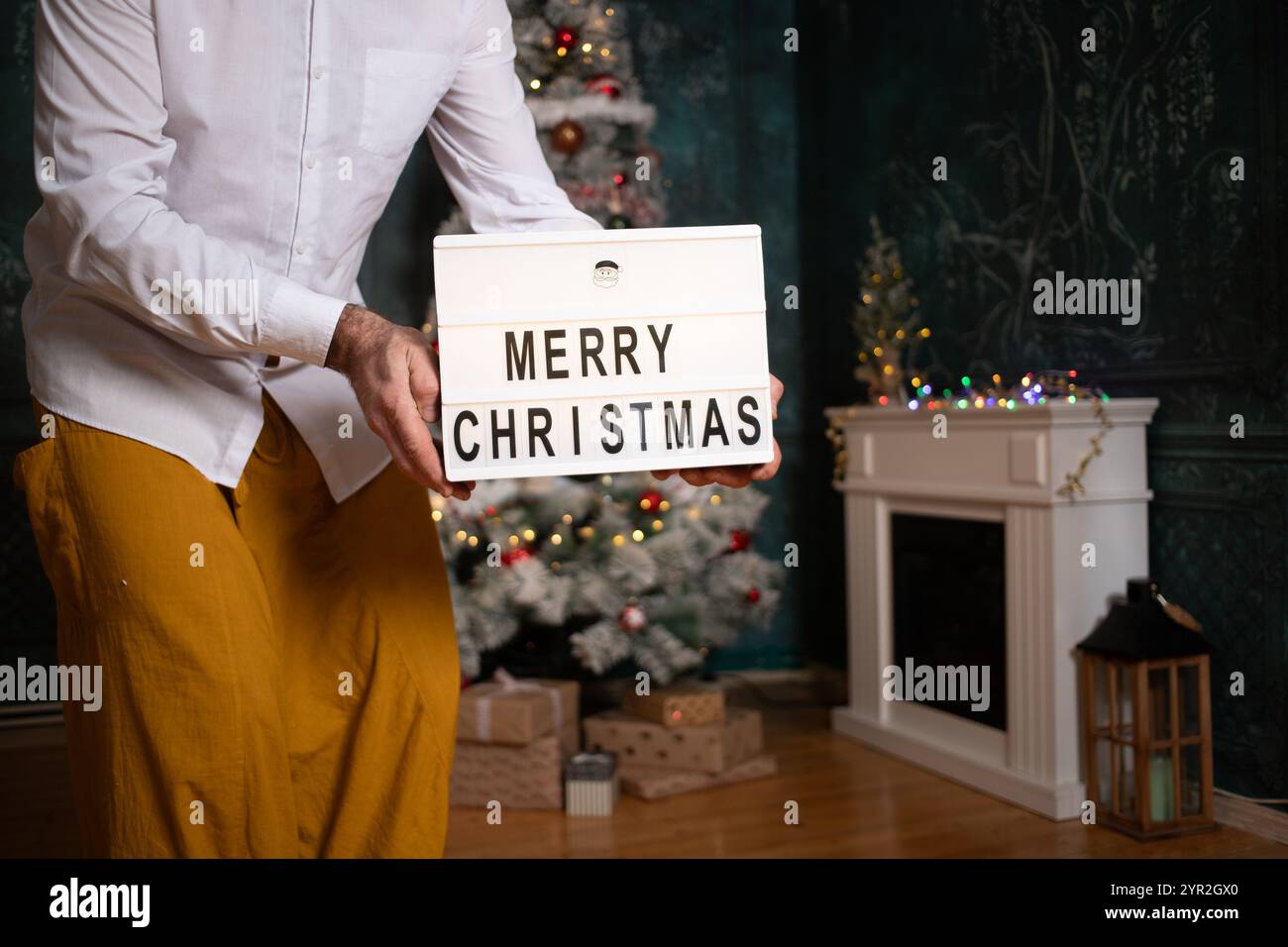 man holding merry Christmas sign Stock Photo - Alamy