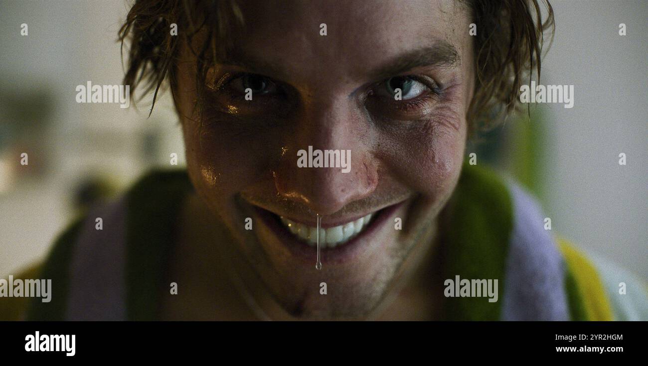 Naomi scott smile 2 hi-res stock photography and images - Alamy