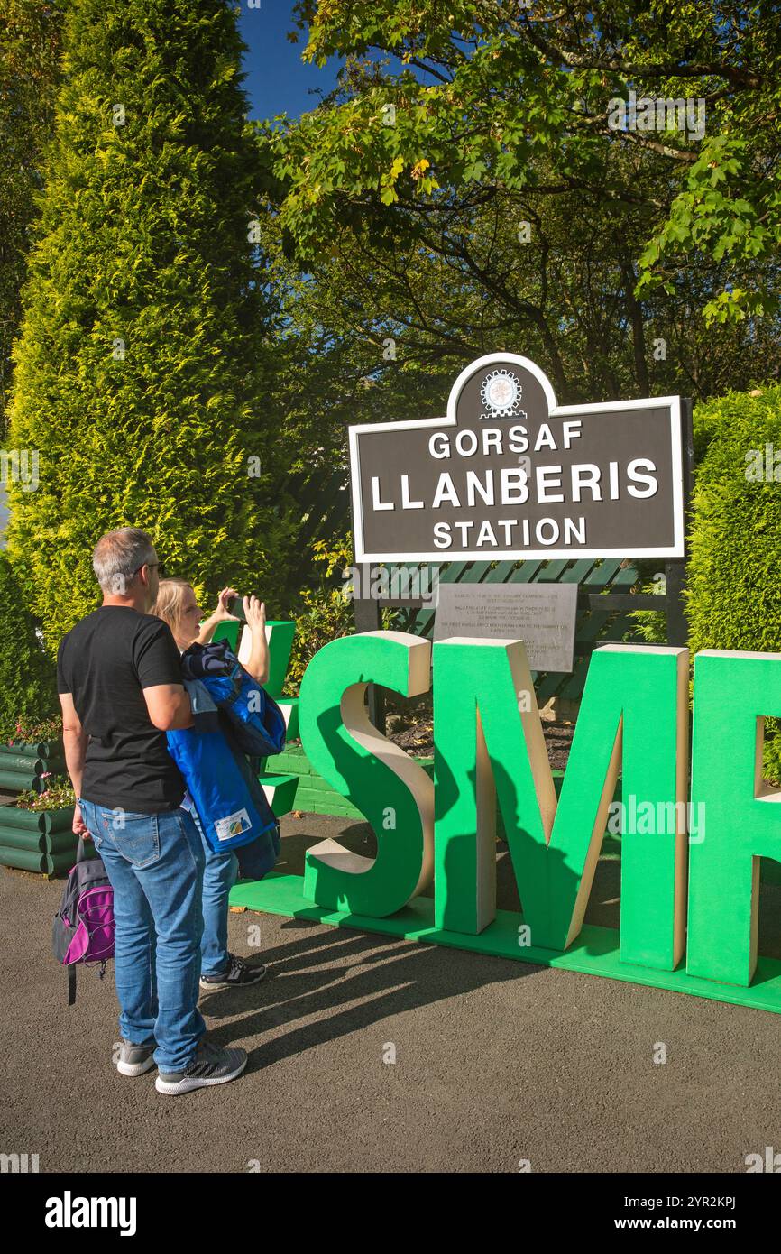 UK, Wales, Gwynedd, Snowdonia, Llanberis, Snowdon Mountain Railway ...