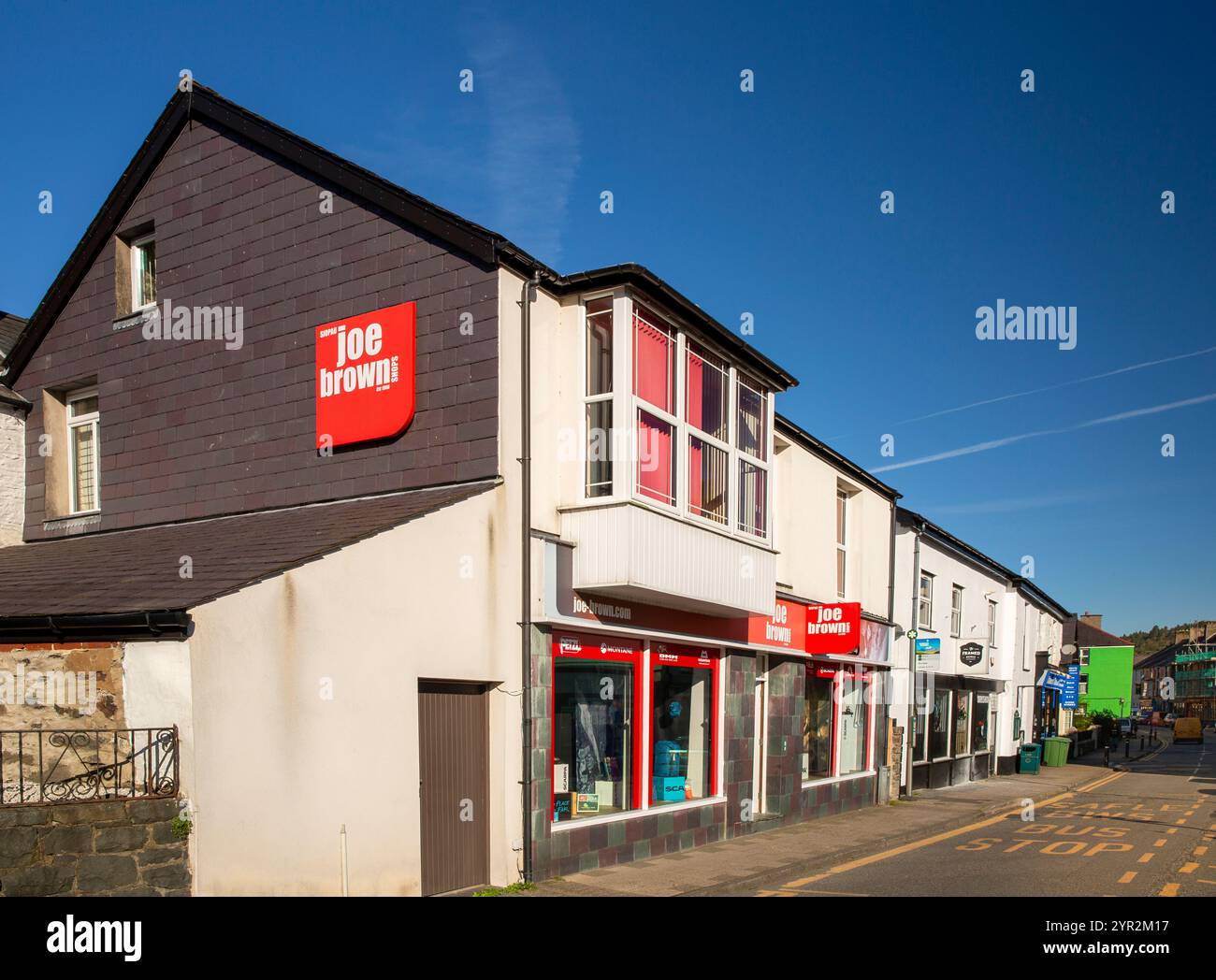 UK, Wales, Gwynedd, Snowdonia, Llanberis, High Street, Joe Brown ...