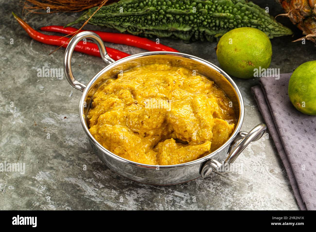 Inchian cuisine - chicken cashew curry with gravy Stock Photo - Alamy