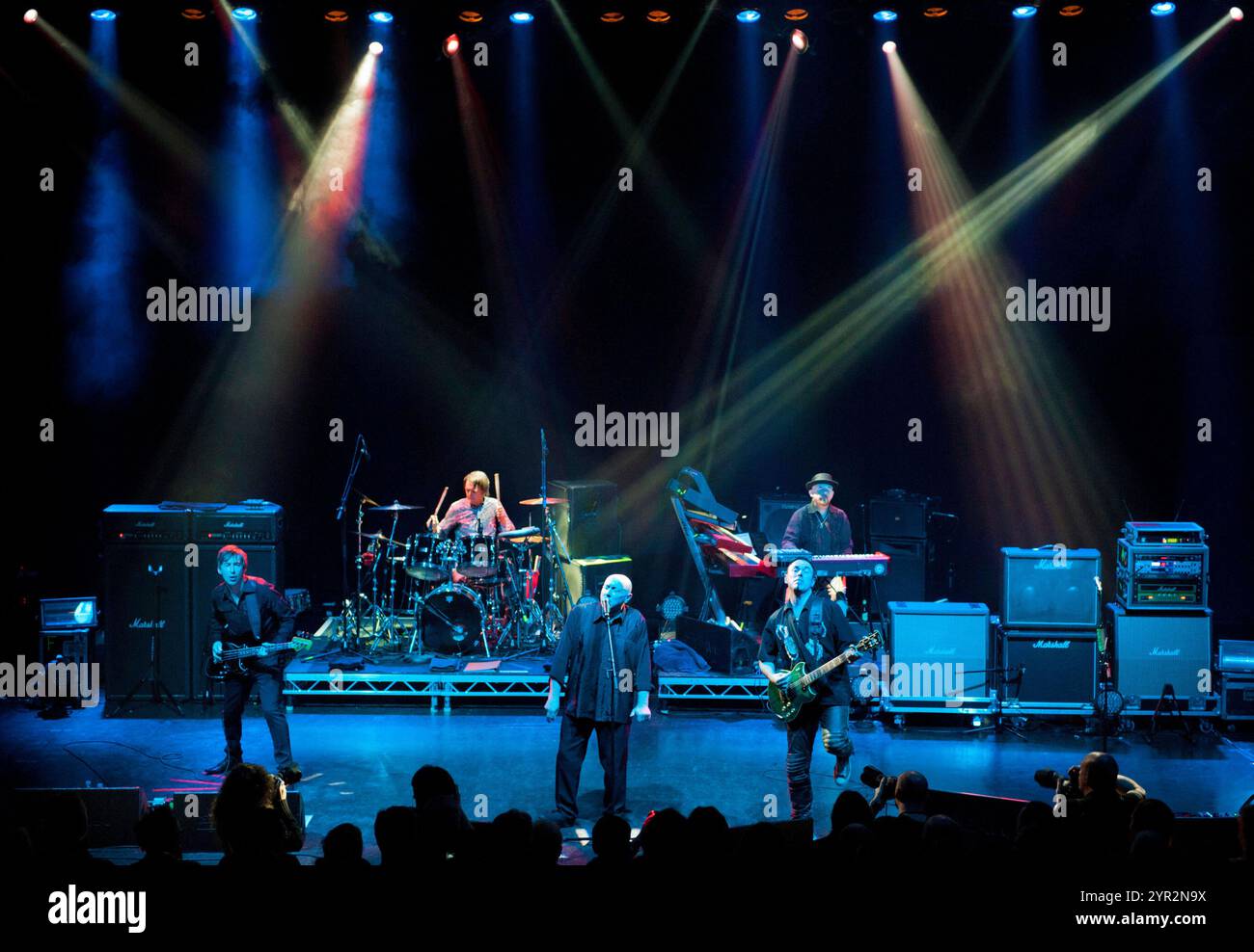 Band drummer keyboards hi-res stock photography and images - Alamy