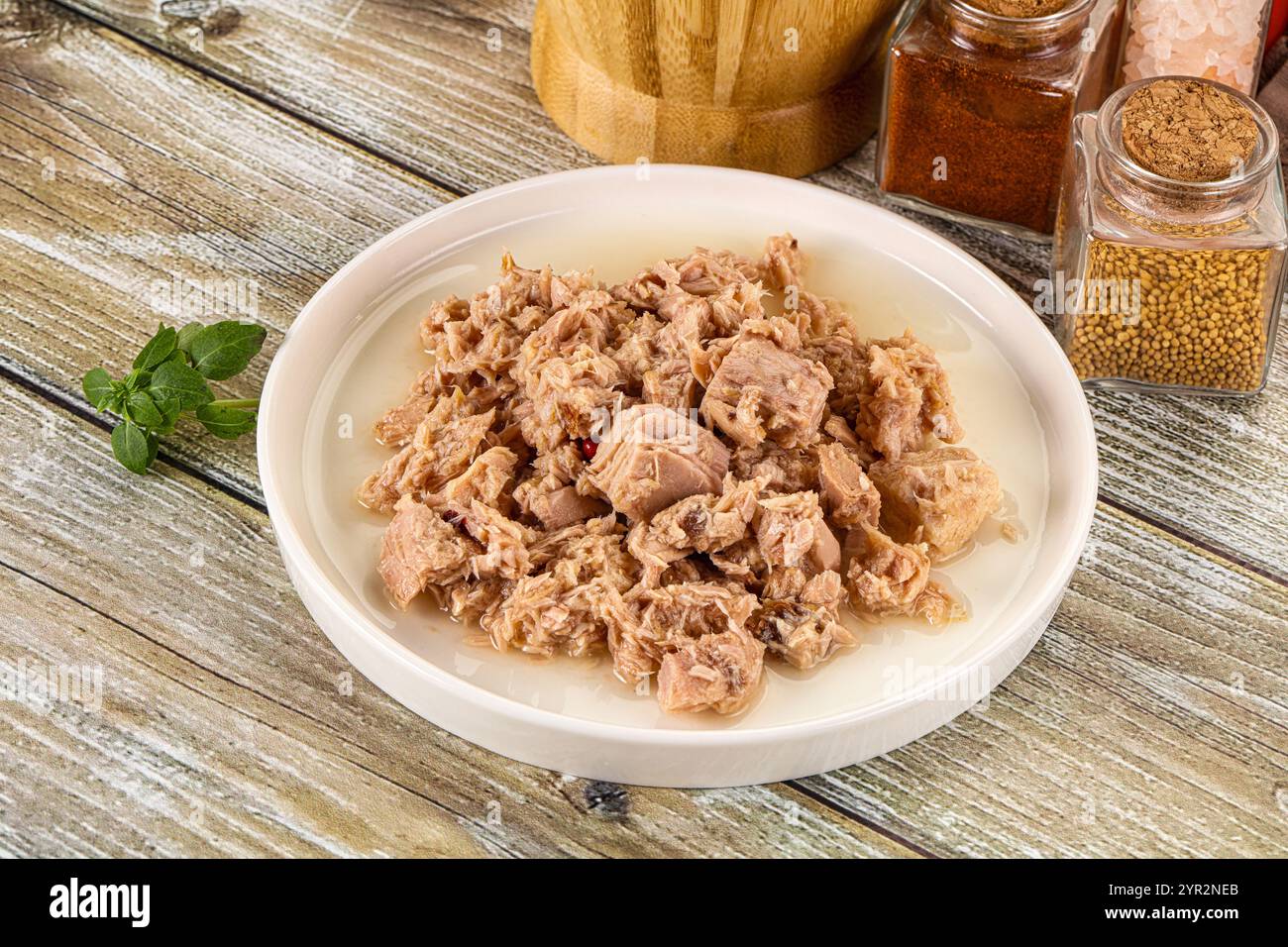 Canned tuna fish with oil in the bowl Stock Photo - Alamy