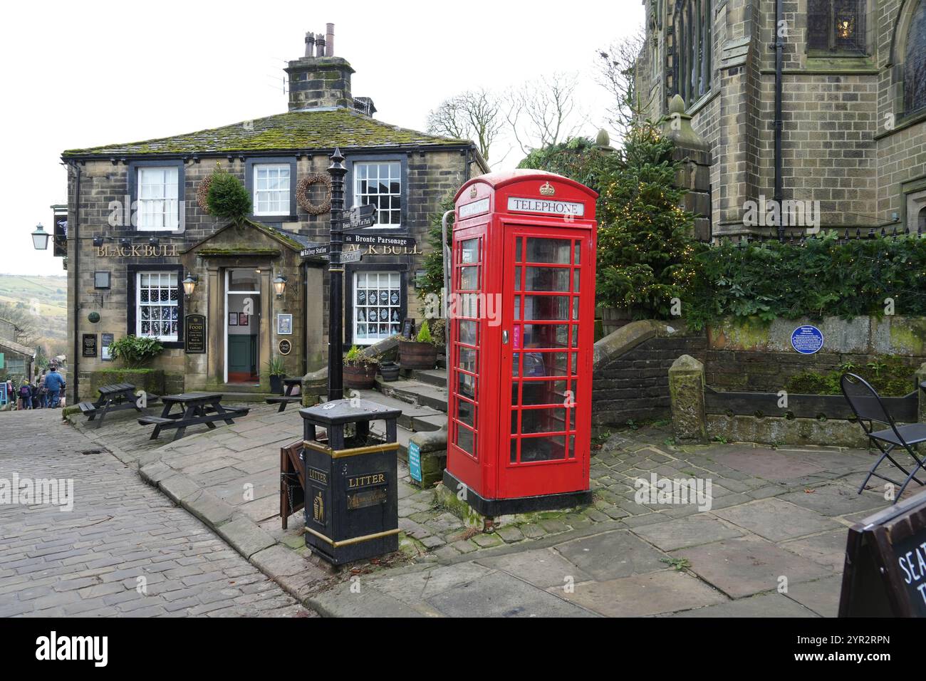16th century yorkshire inn hi-res stock photography and images - Alamy