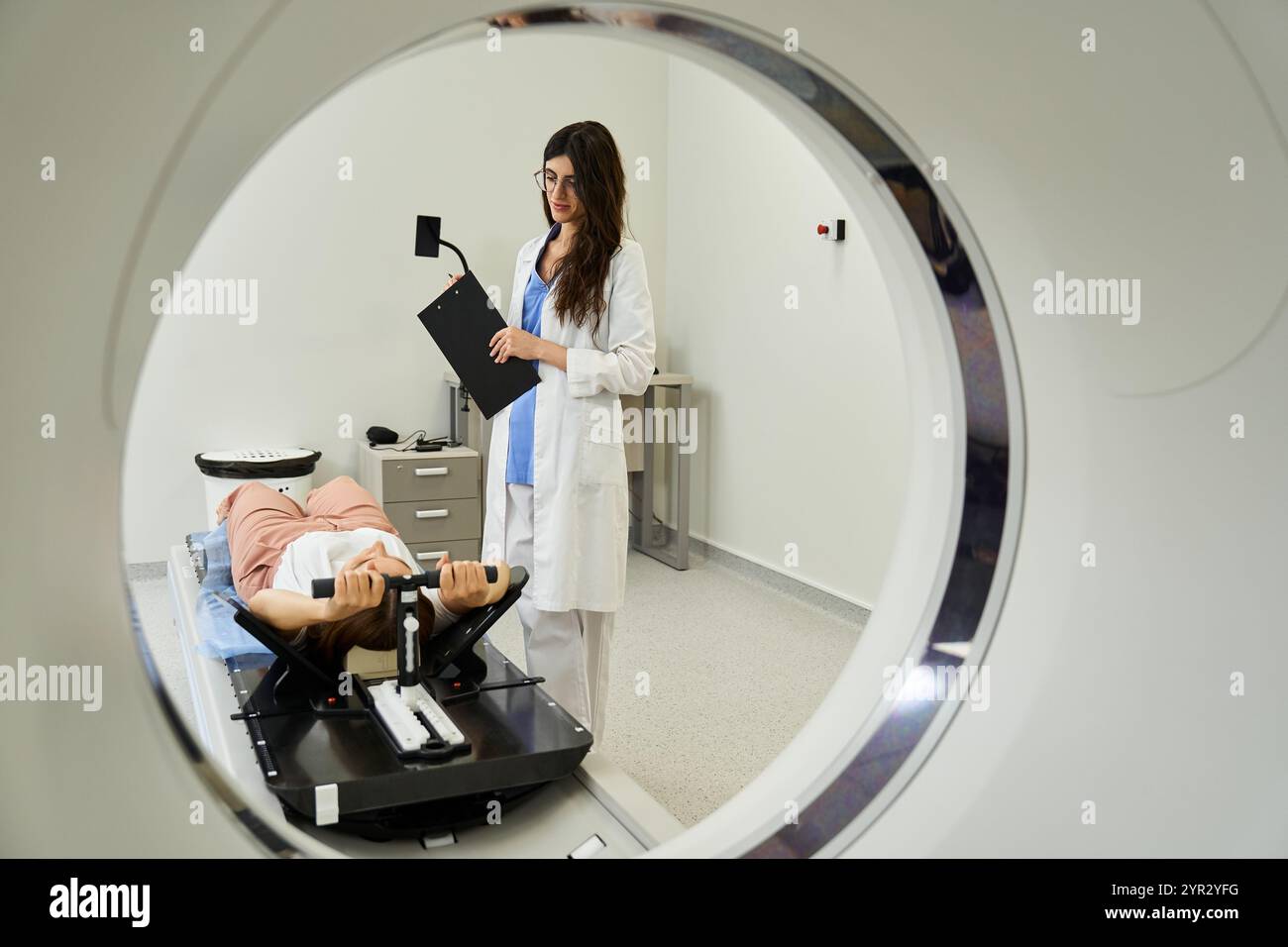 Doctor prepares patient medical procedure hi-res stock photography and ...
