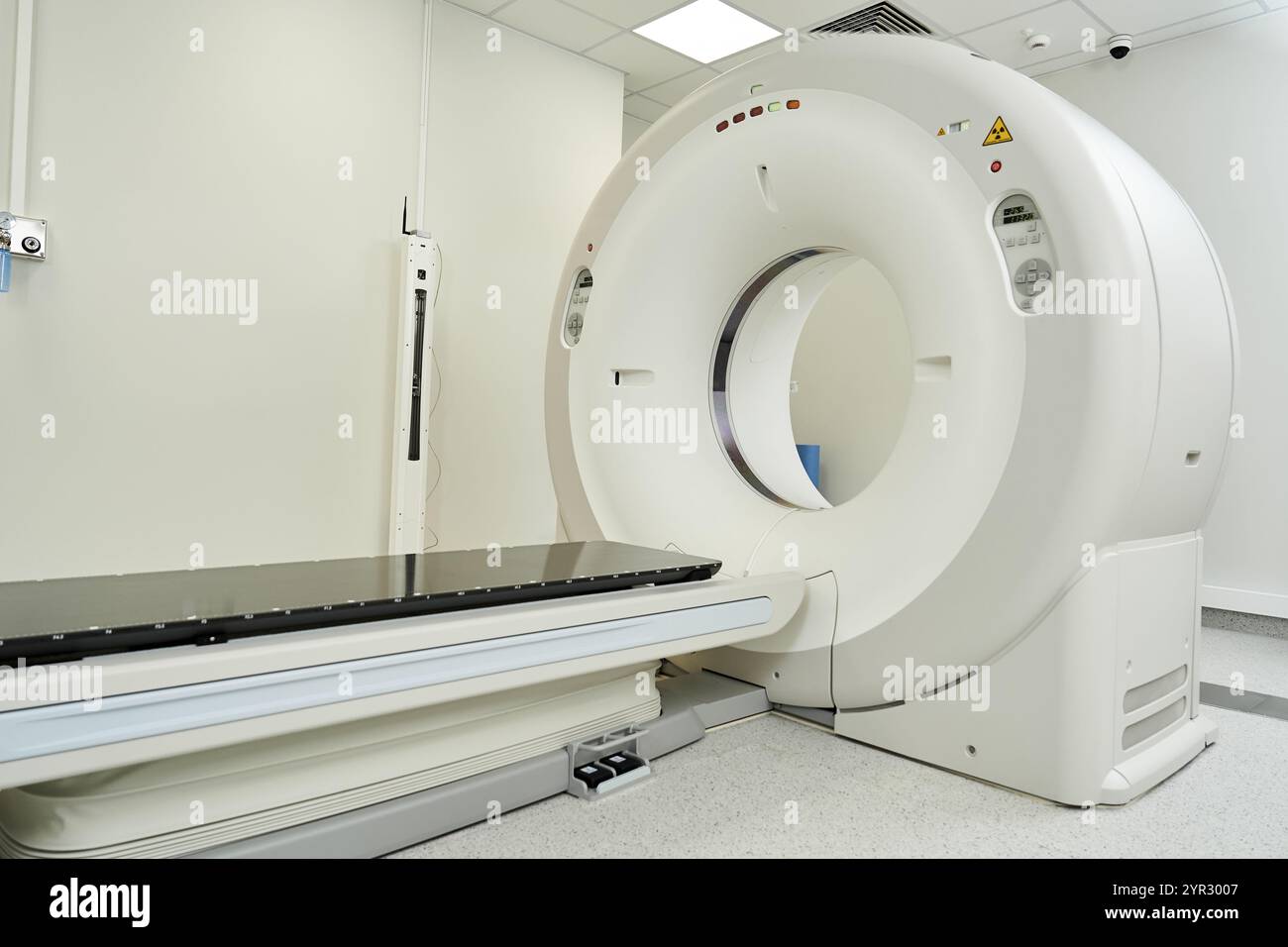 Bright room modern mri machine hi-res stock photography and images - Alamy