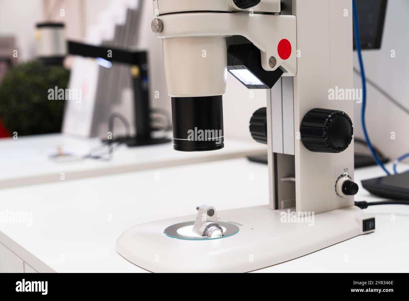 Optic machine for precise measurement of part size and quality ...