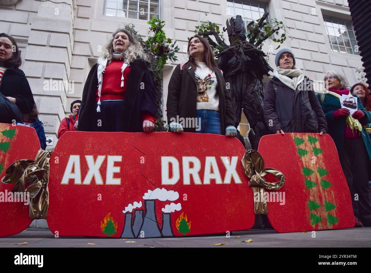 Axe drax hi-res stock photography and images - Alamy