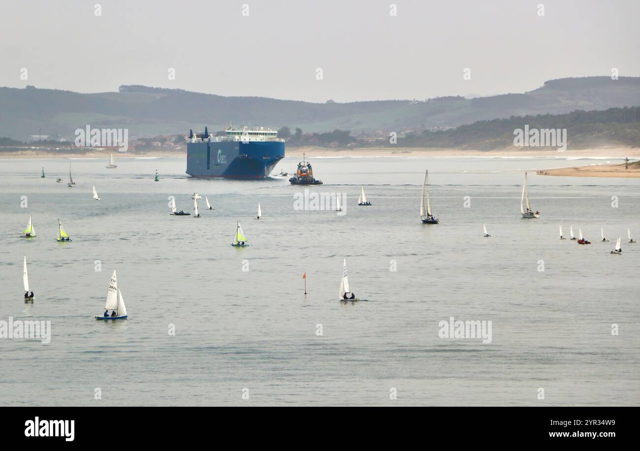 Hybrid LNG powered vehicles carrier ship Auto Aspire arriving to the ...