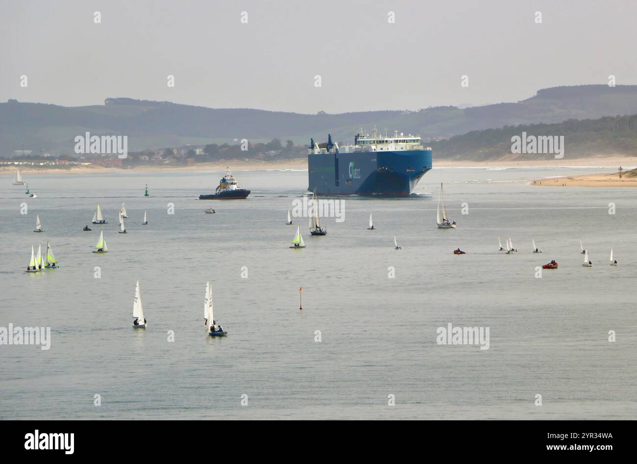 Hybrid LNG powered vehicles carrier ship Auto Aspire arriving to the ...