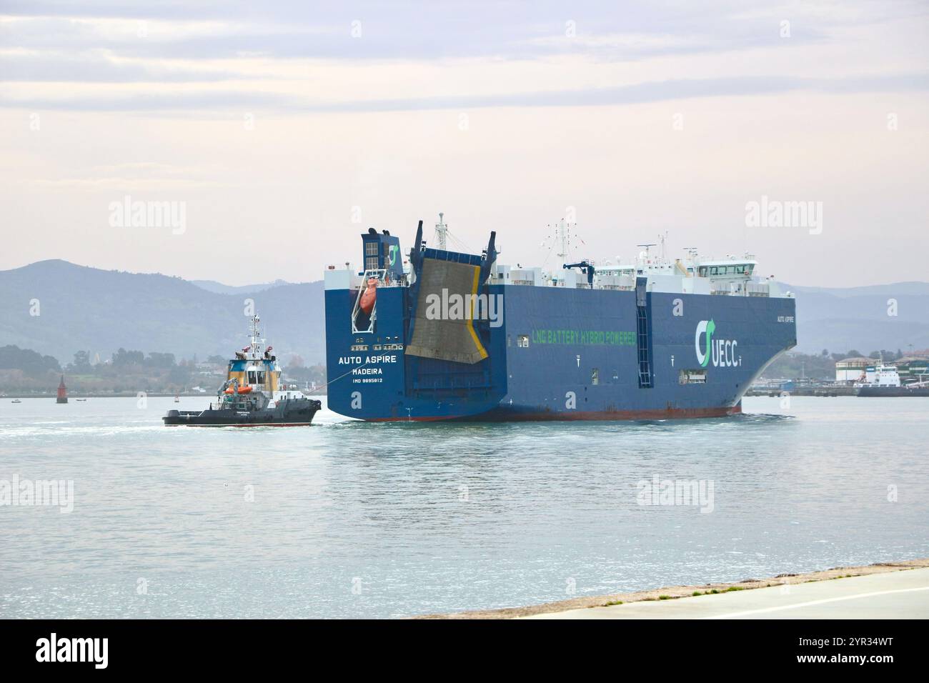 Hybrid LNG powered vehicles carrier ship Auto Aspire arriving to the ...
