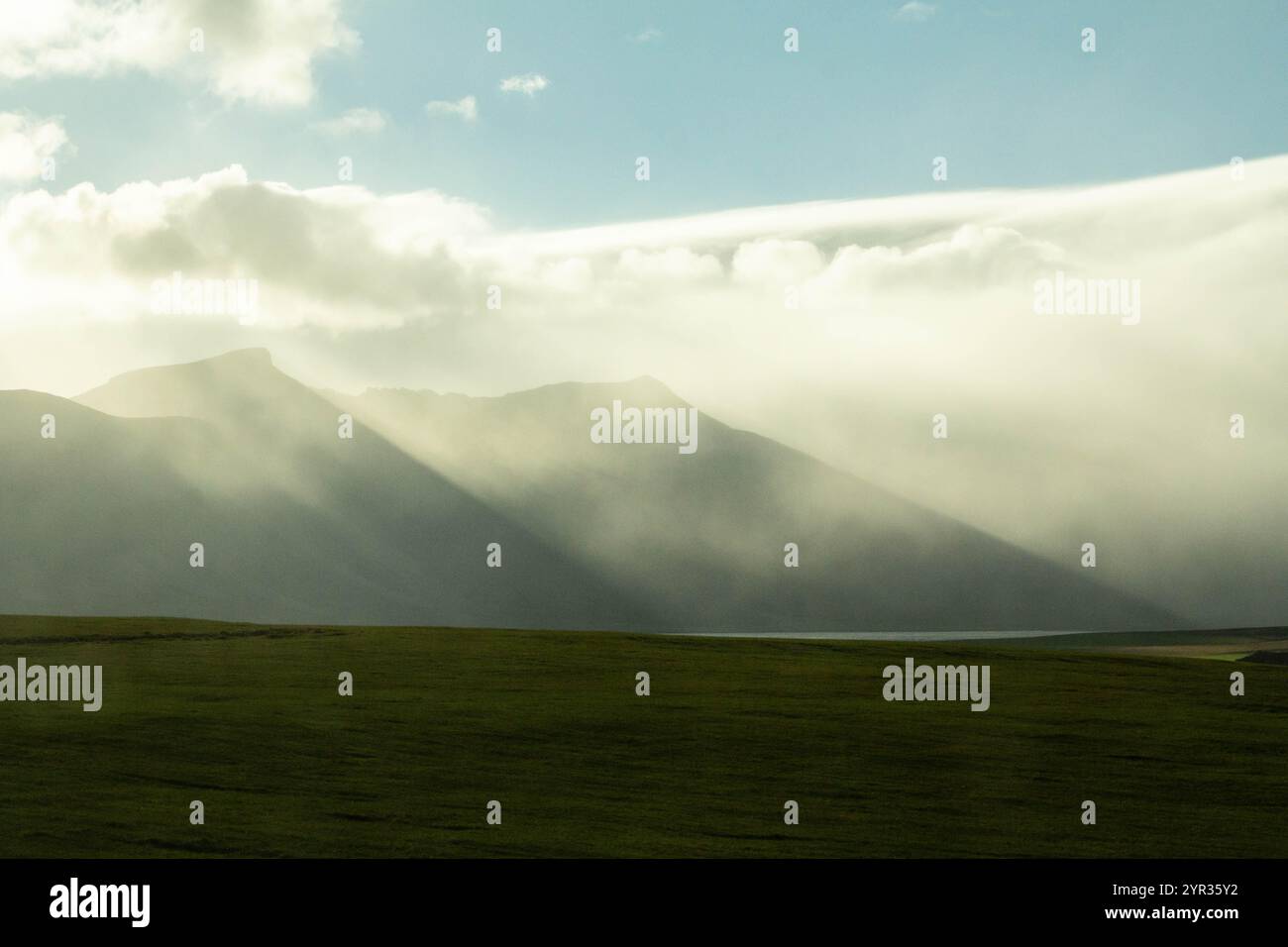 Misty mountains rugged peaks shrouded hi-res stock photography and images - Alamy