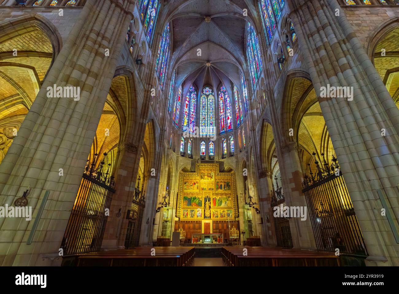 Central nave of Santa María de Regla Cathedral Leon. León Cathedral ...