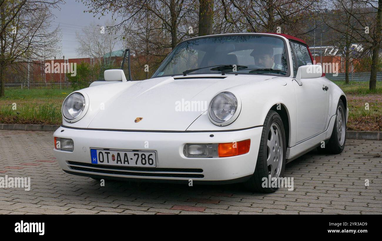 Porsche 911 side view hi-res stock photography and images - Alamy