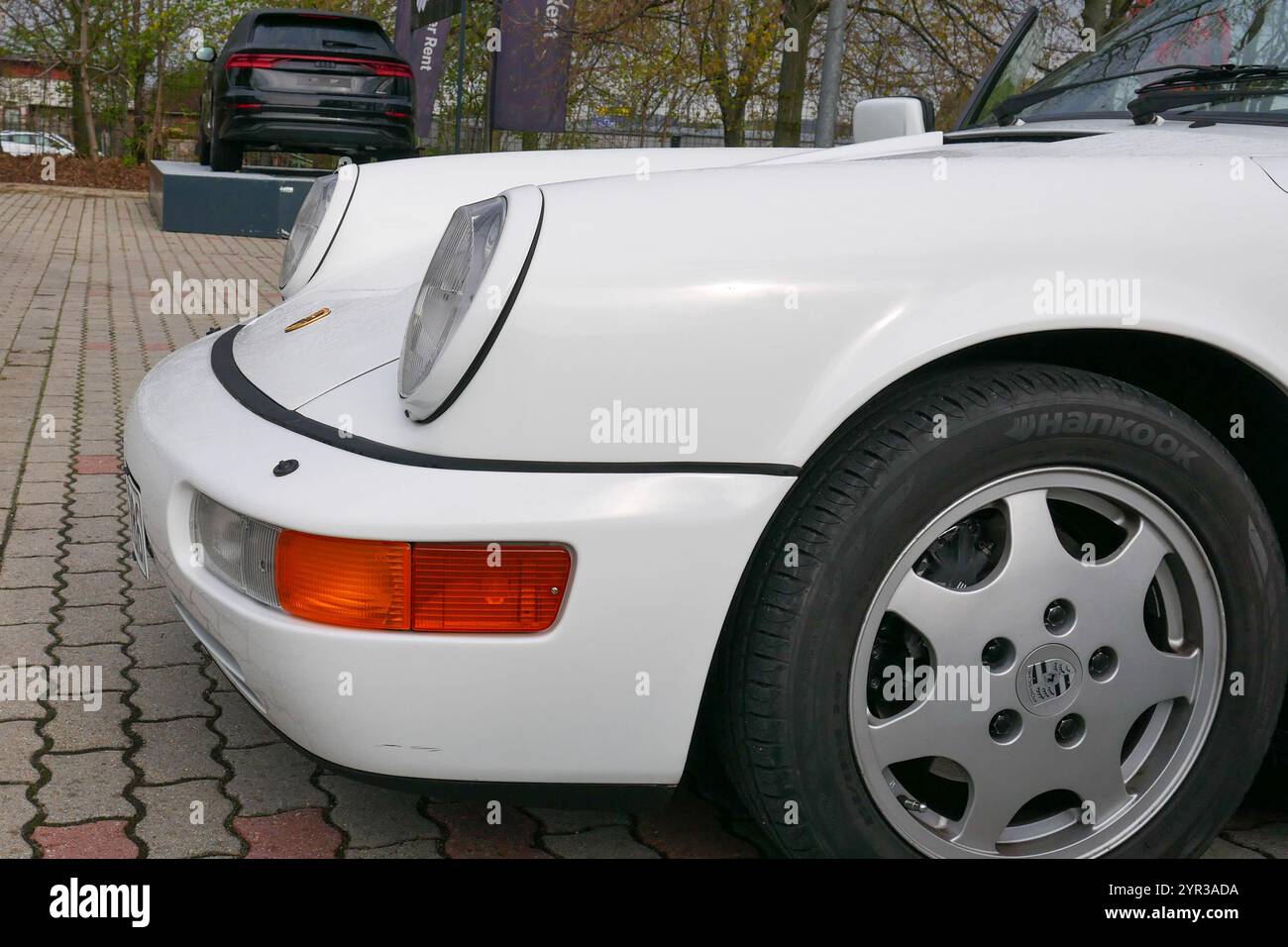 Porsche 911 side view hi-res stock photography and images - Alamy
