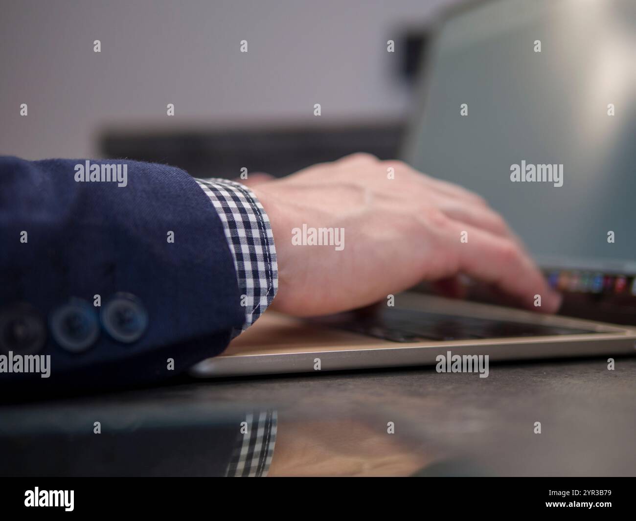 Hands typing on keyboard workflow hi-res stock photography and images ...