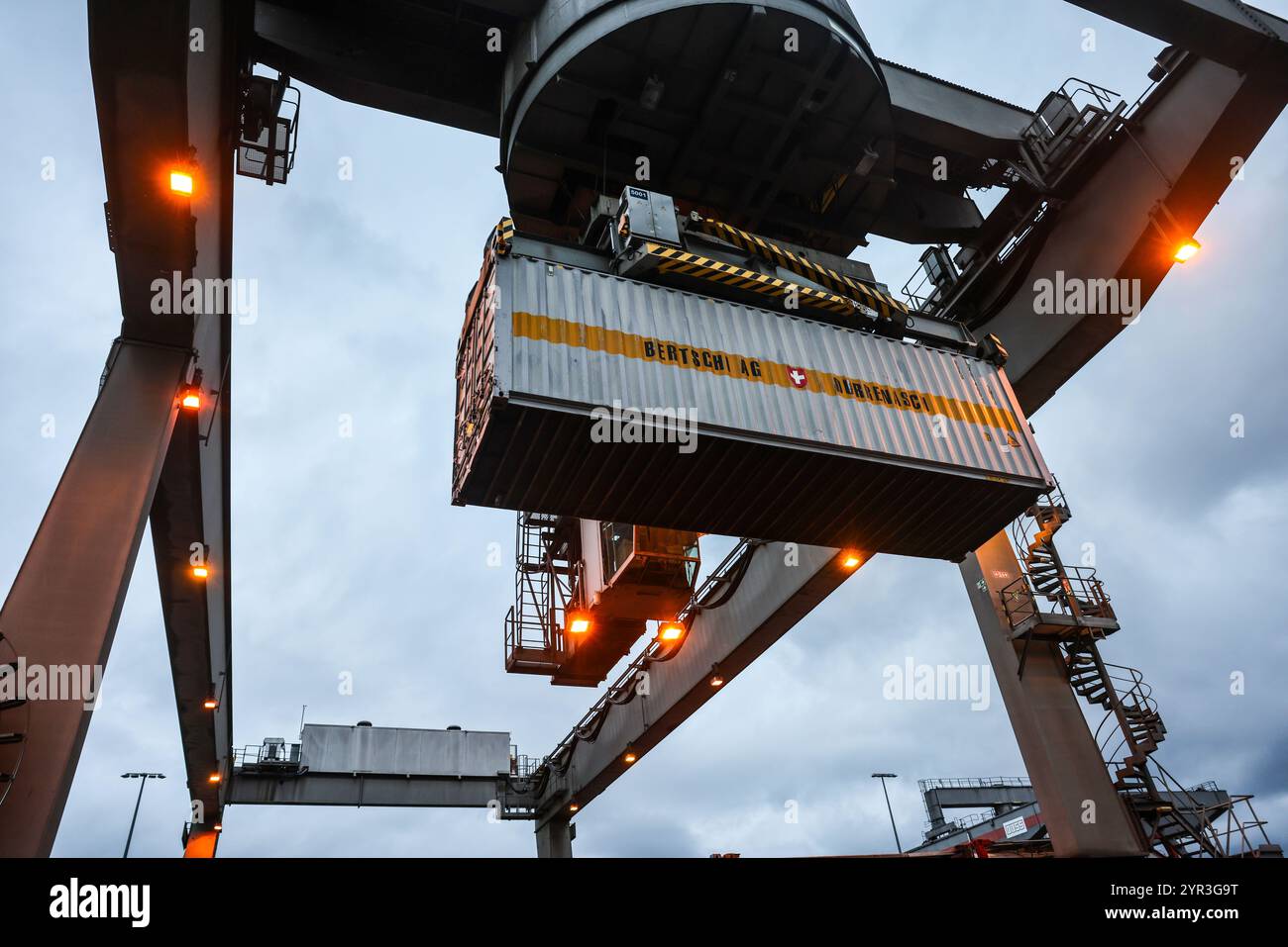 PRODUCTION - 02 December 2024, North Rhine-Westphalia, Cologne: A ...