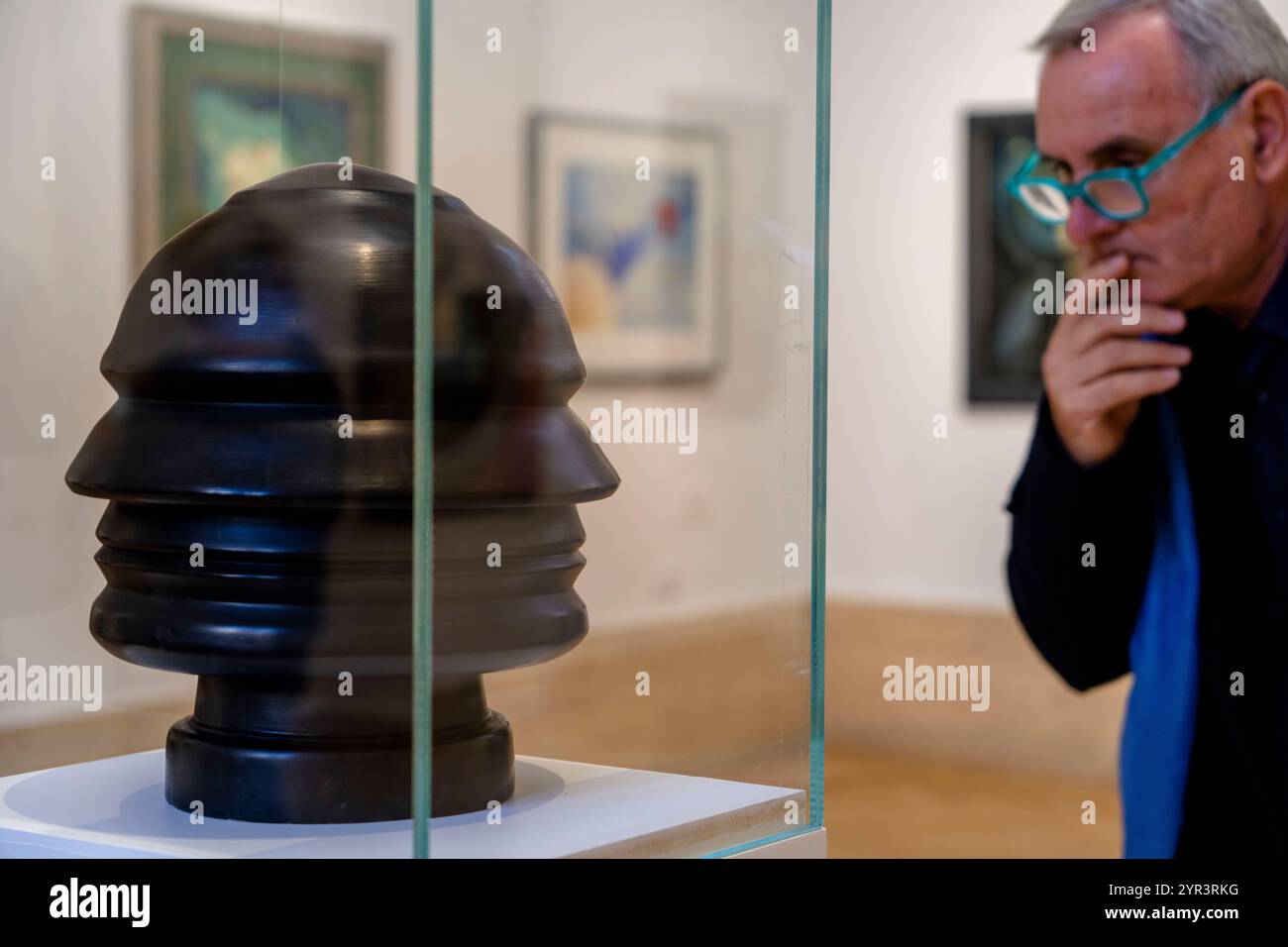 Renato Bertelli's 1933 sculpture "Head of Mussolini (Continuous profile ...