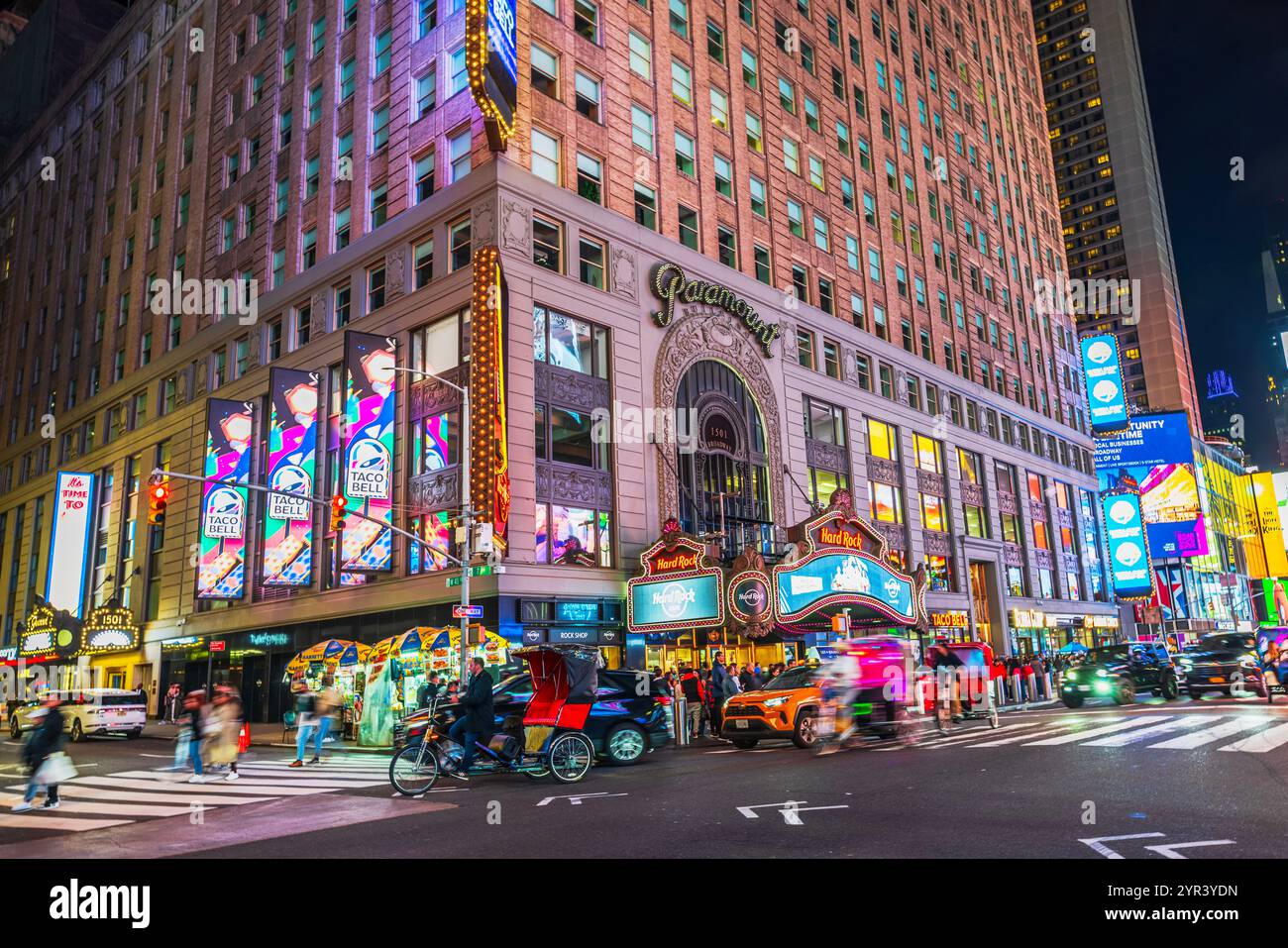 Paramount hotel new york exterior hi-res stock photography and images ...