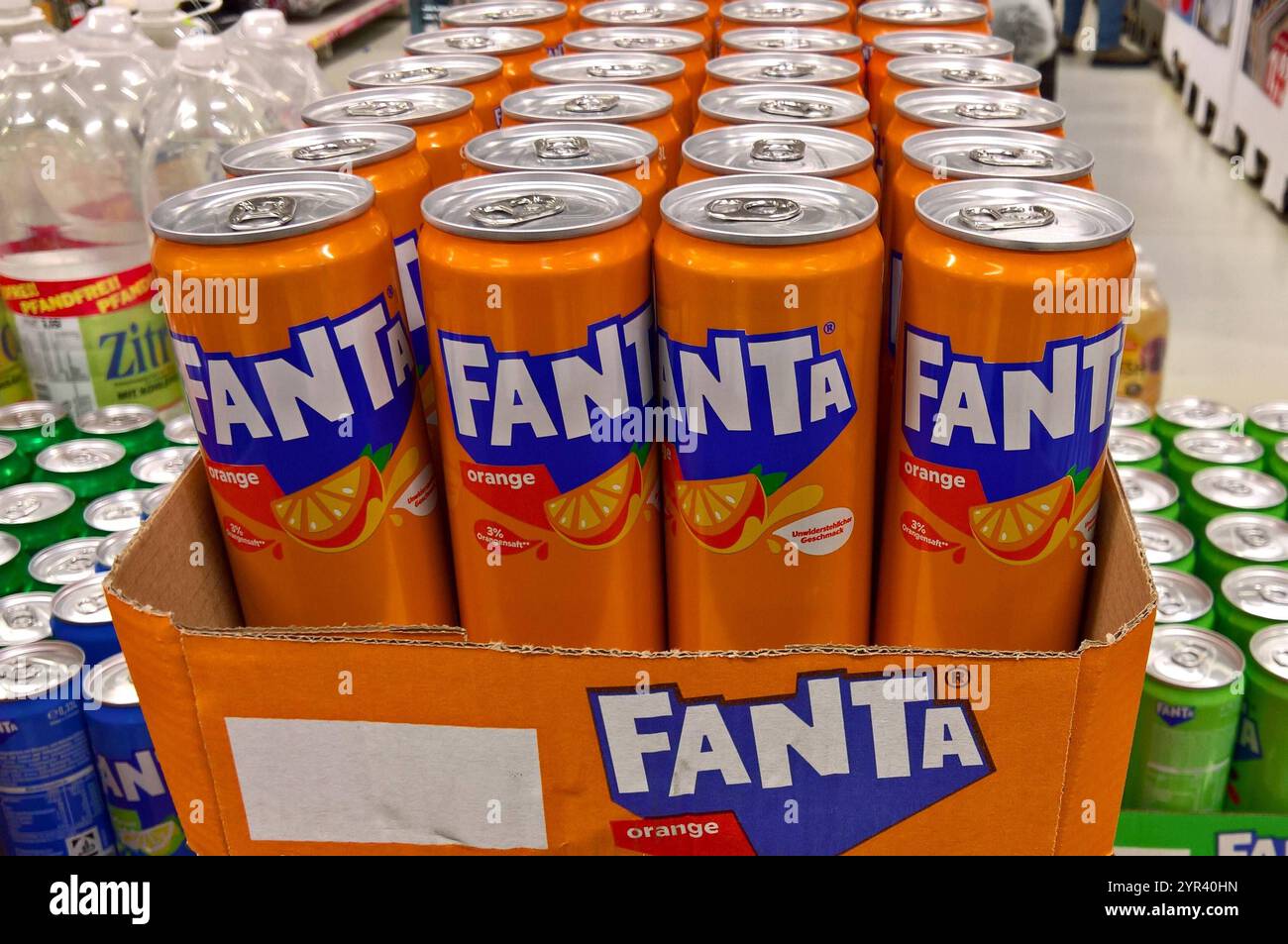 Fanta Limonade in der Geschmacksrichtung Orange. Fanta ist eine Marke ...