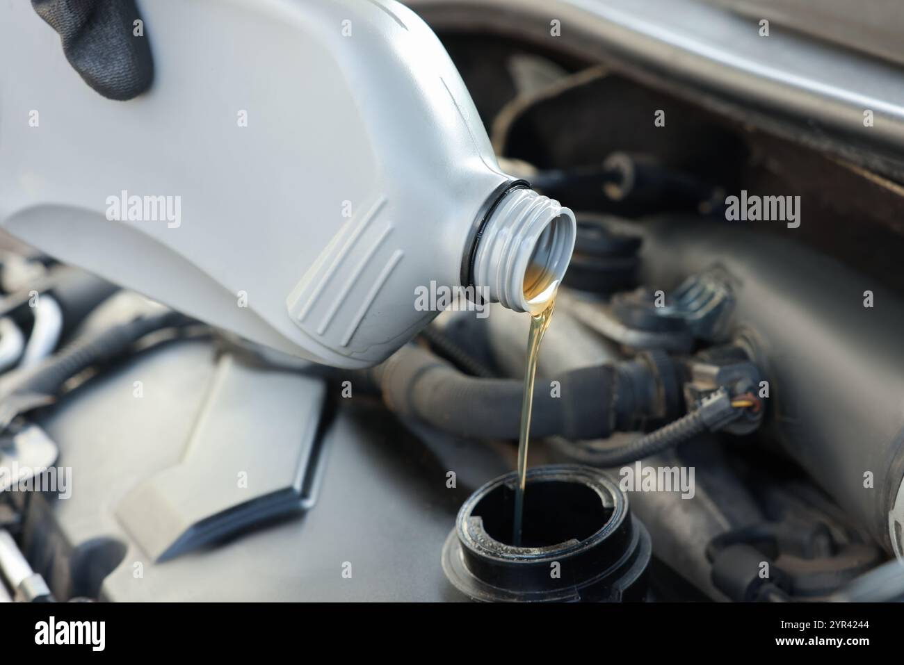 Pouring motor oil into car engine, closeup Stock Photo - Alamy