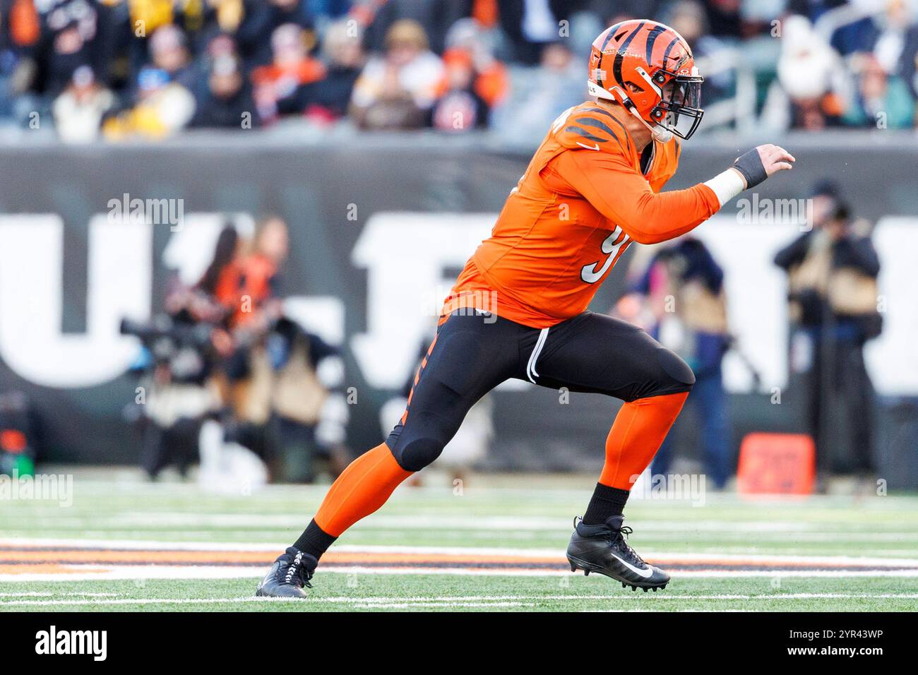 Cincinnati, Ohio, USA. 01st Dec, 2024. Cincinnati Bengals defensive ...