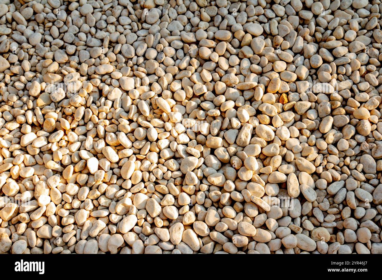 White pebble stones texture hi-res stock photography and images - Alamy
