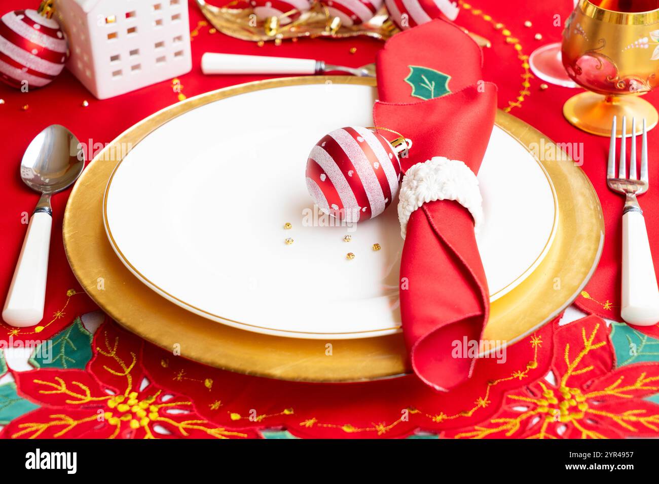 An Elegant and Beautiful Christmas Table Setting Complete with ...
