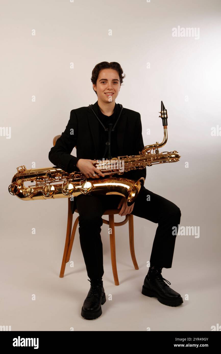 Saxophone position hi-res stock photography and images - Alamy