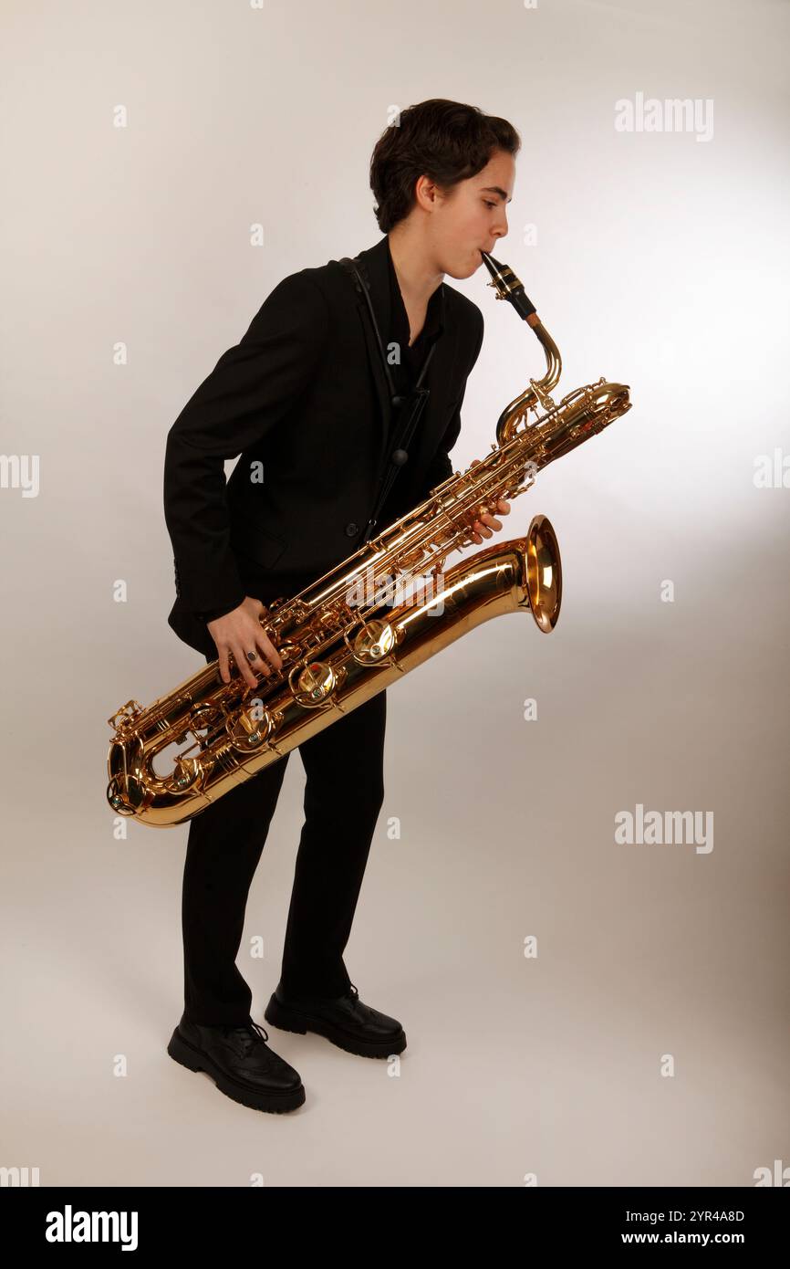 Young musicians instruments hi-res stock photography and images - Alamy