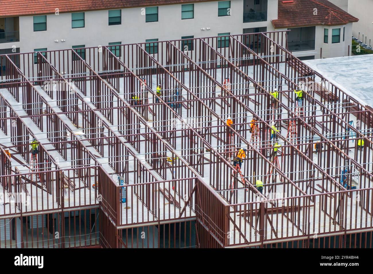 Workers building walls metal aerial hi-res stock photography and images ...