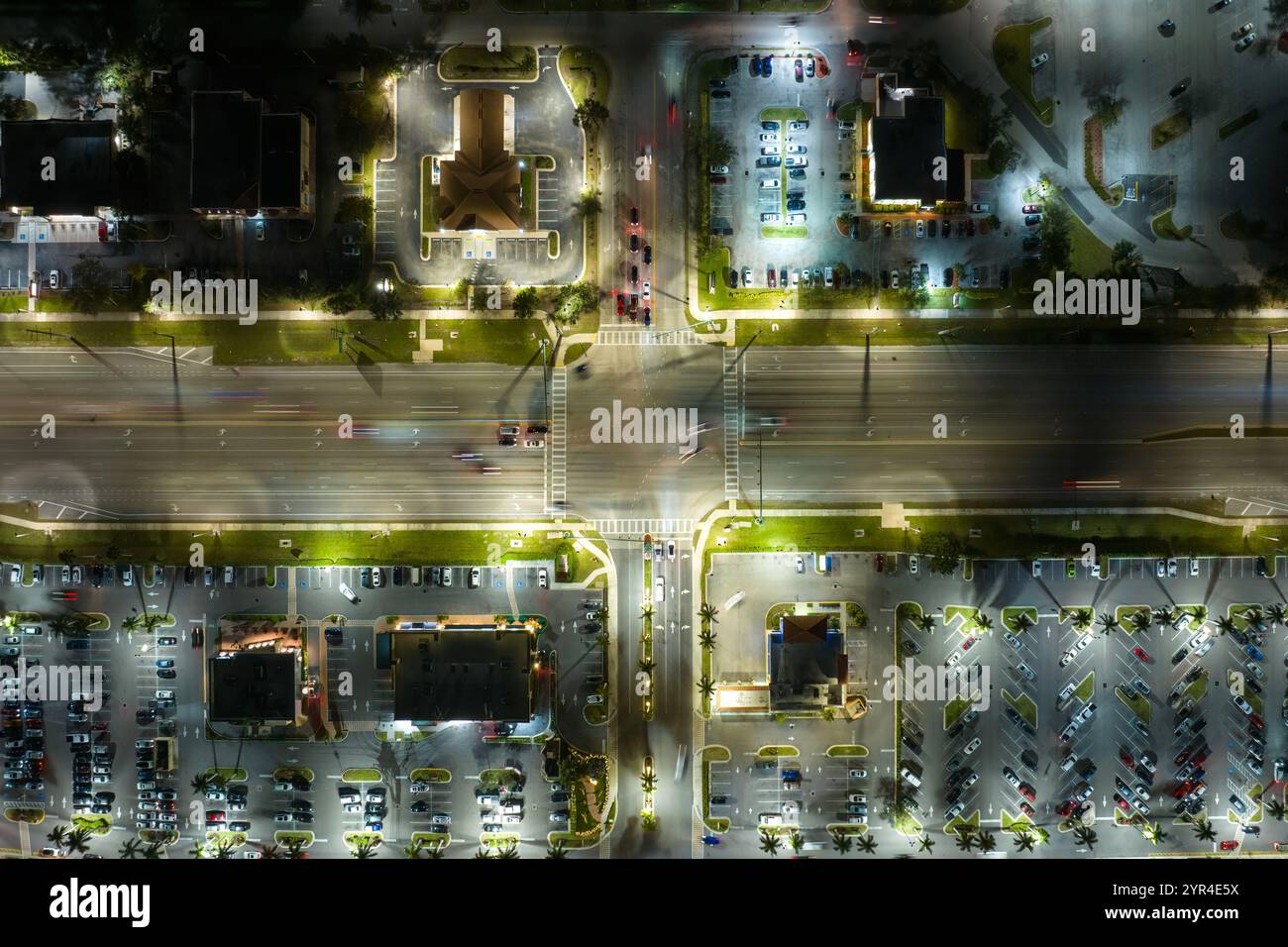 Traffic rush shopping malls small hi-res stock photography and images ...