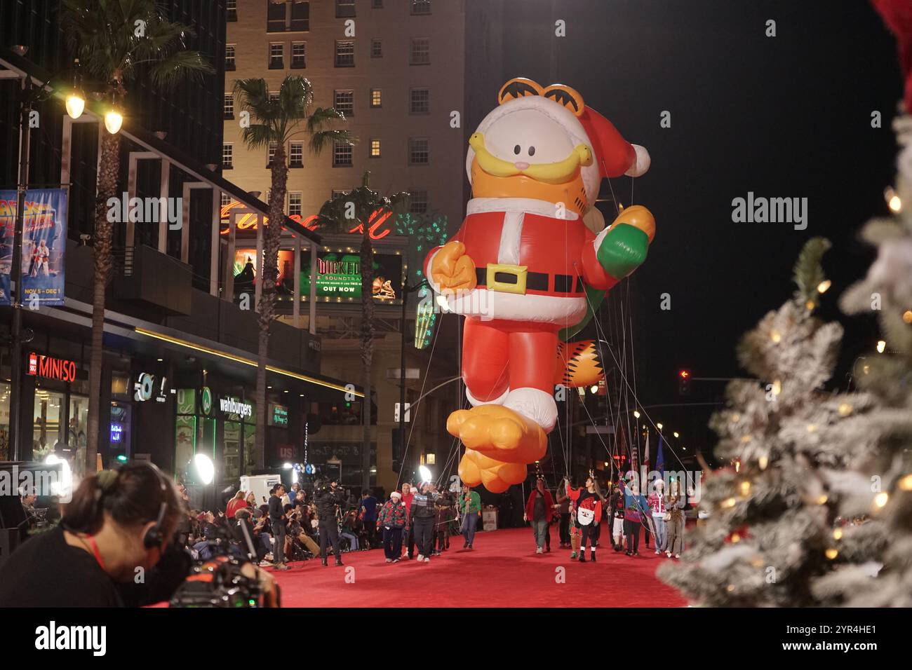 Los Angeles, USA. 1st Dec, 2024. A Garfield Santa balloon is seen ...