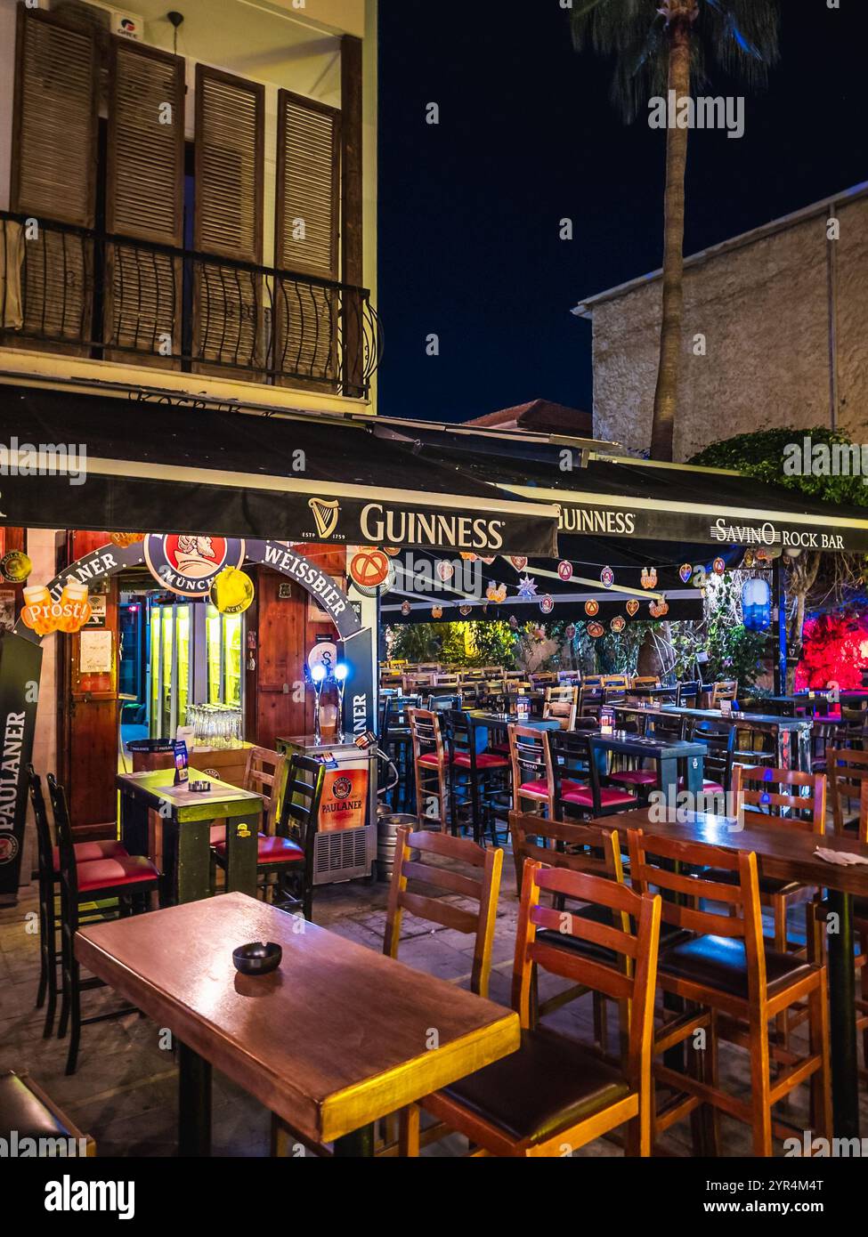 Outdoor Rock Bar Setting Stock Photo - Alamy