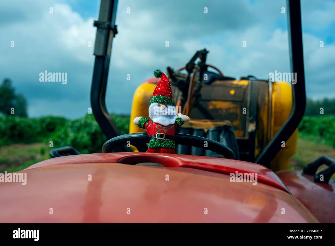 Santa tractor hi-res stock photography and images - Alamy