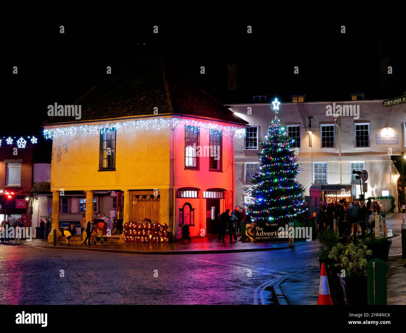 Faringdon Town Centre Christmas tree illuminated along with the Old ...