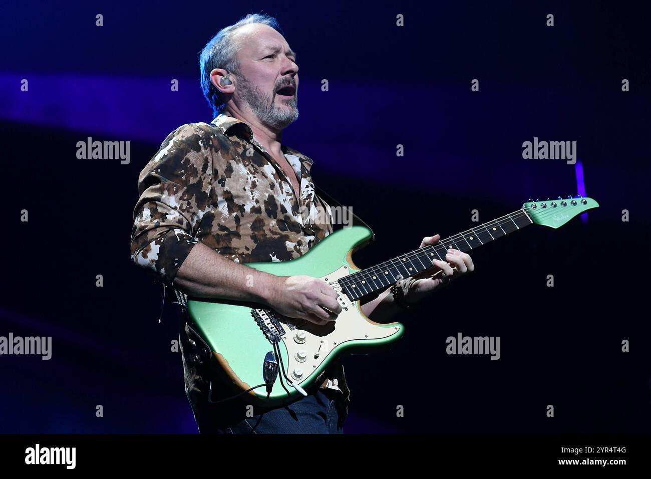 Cutting crew band hi-res stock photography and images - Alamy