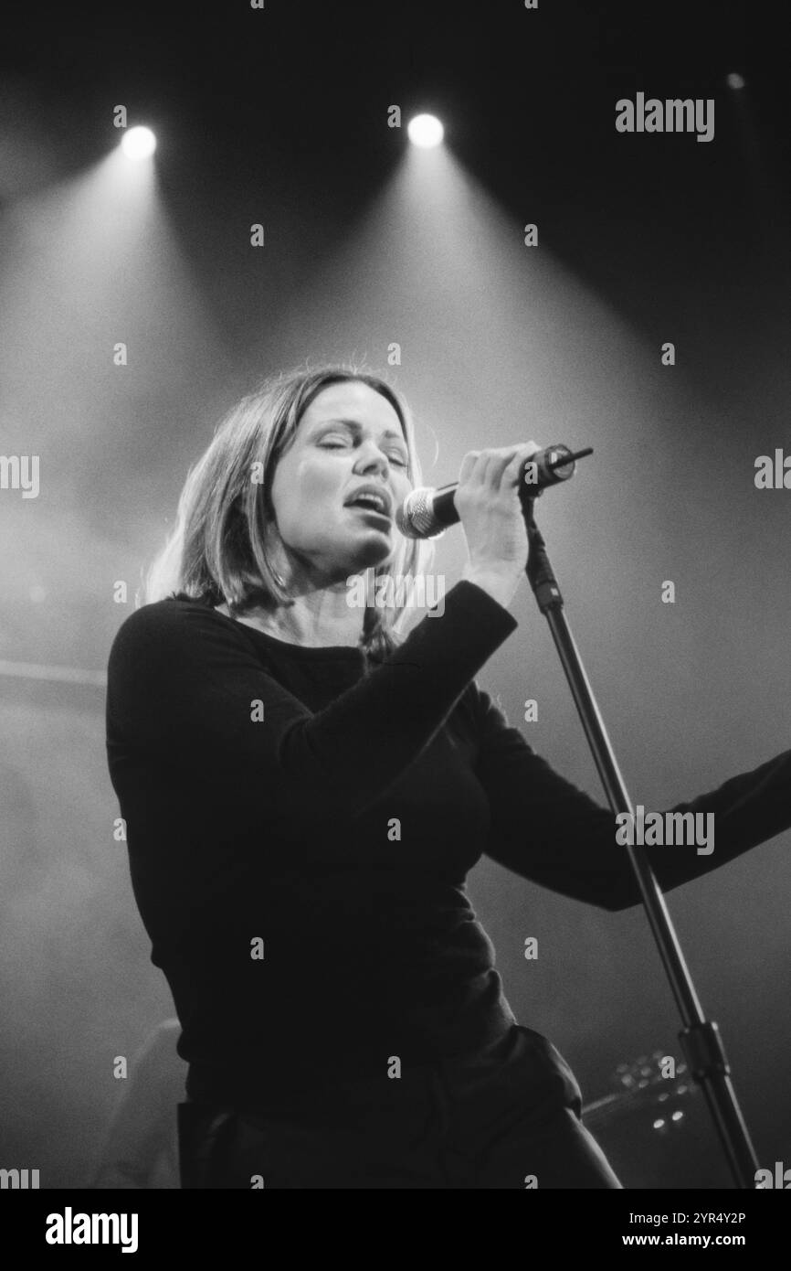 BELINDA CARLISLE, CONCERT, 1999: 80s pop legend Belinda Carlisle ...