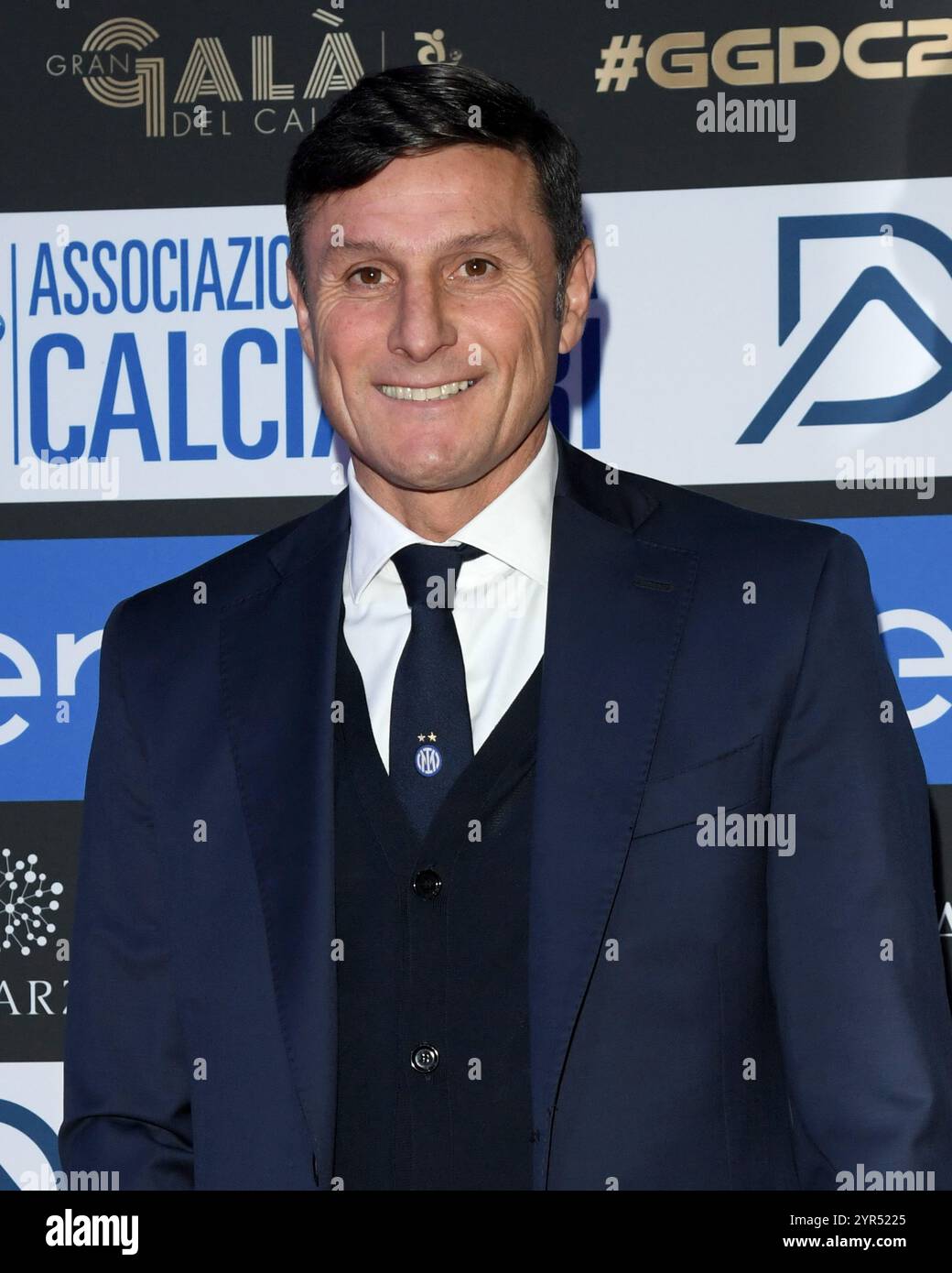 Milano, Red Carpet “Galà del calcio AIC” 2024 - Javier Zanetti Stock ...