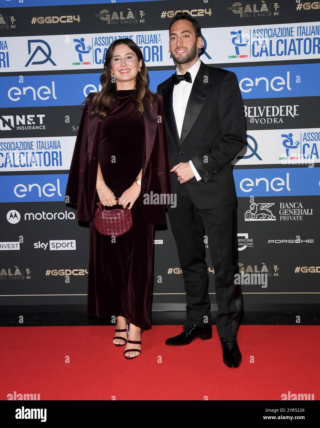 Milano, Red Carpet “Galà del calcio AIC” 2024 - Hakan Calhanoglu con la ...