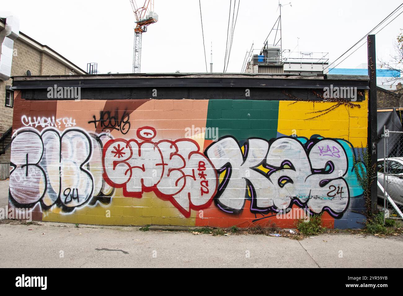 Graffiti in downtown toronto back hi-res stock photography and images ...
