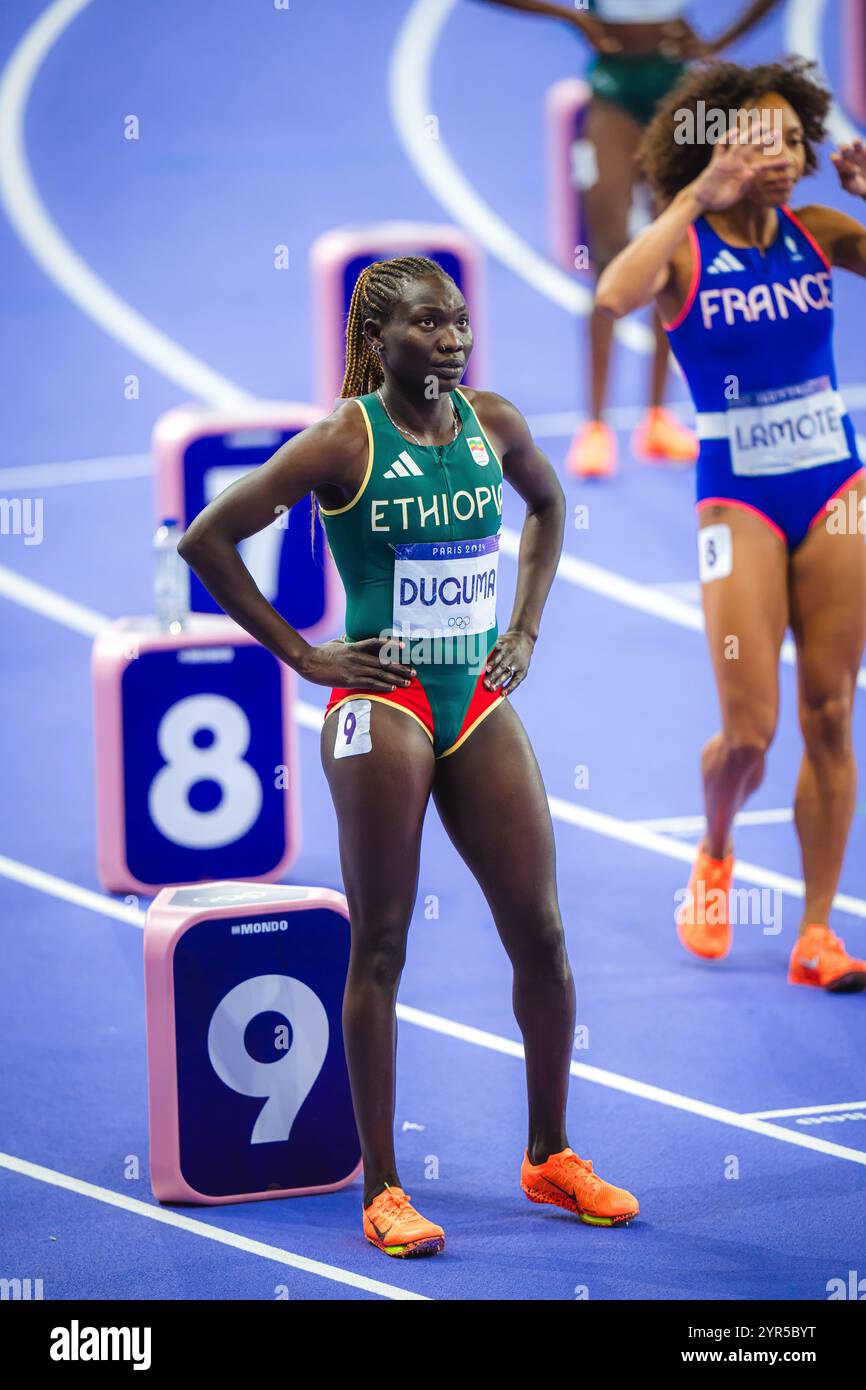 Tsige Duguma participating in the 800 meters at the Paris 2024 Olympic ...