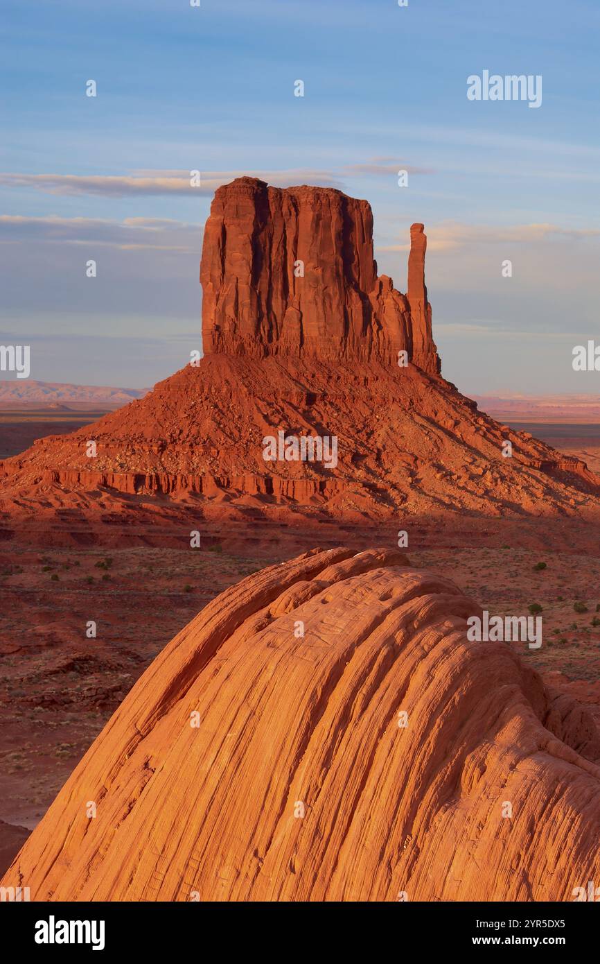 Monument Valley with majestic red sandstone formations in the desert ...