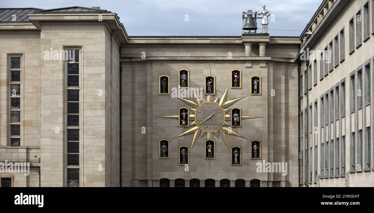 Large golden wall clock with twelve figures at the back of the Dynasty ...